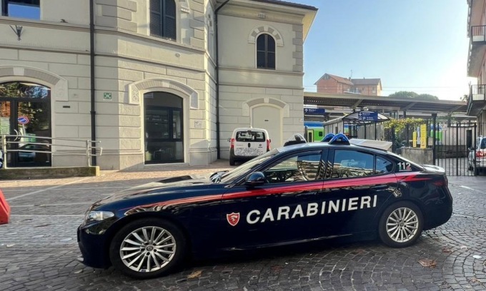 Blitz dei Carabinieri: trovati cinesi che dormivano nel retro di un ... Blitz dei Carabinieri: trovati cinesi che dormivano nel retro di un ...